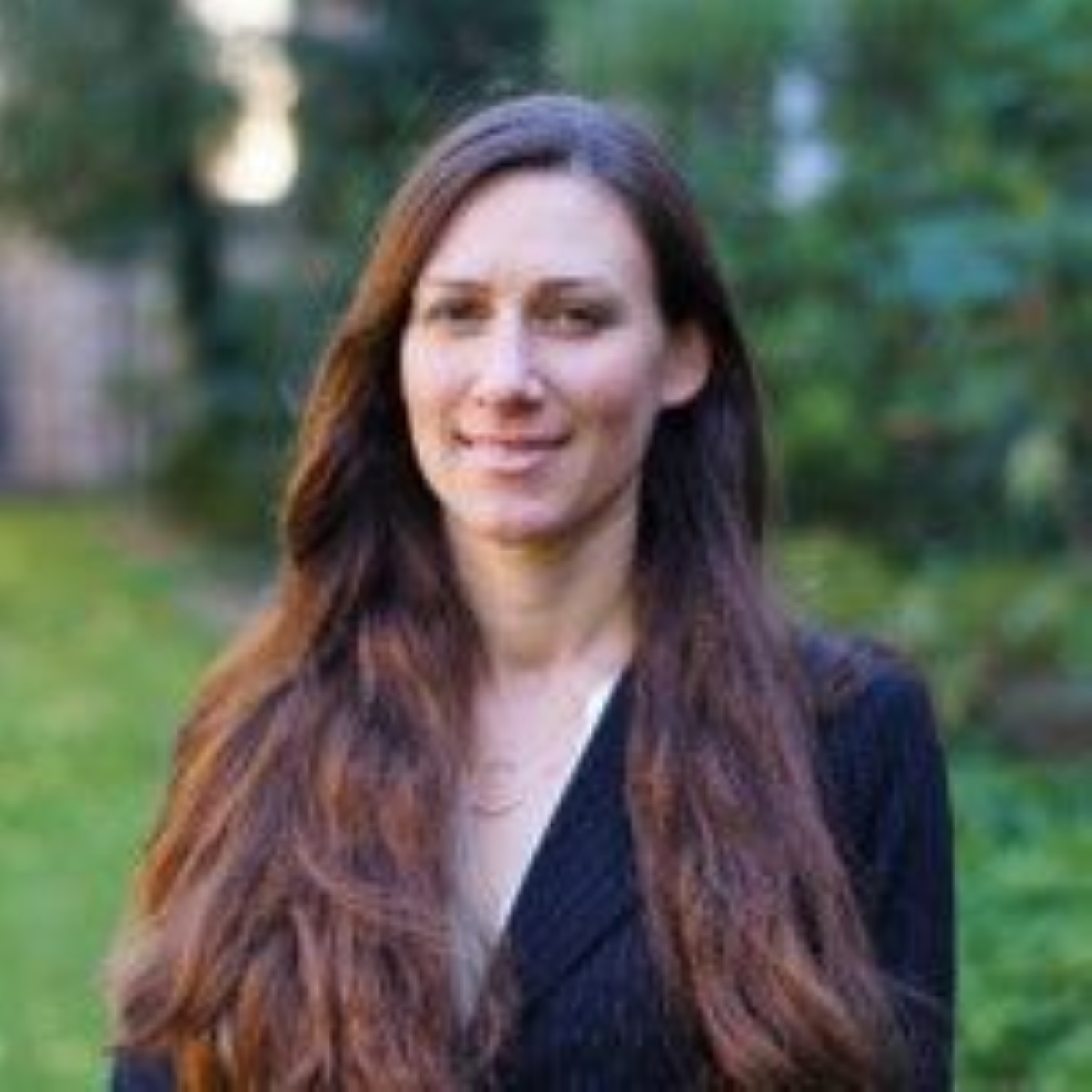 Dr Bronwyn Claire talks to students at Inspire and Guide event ...